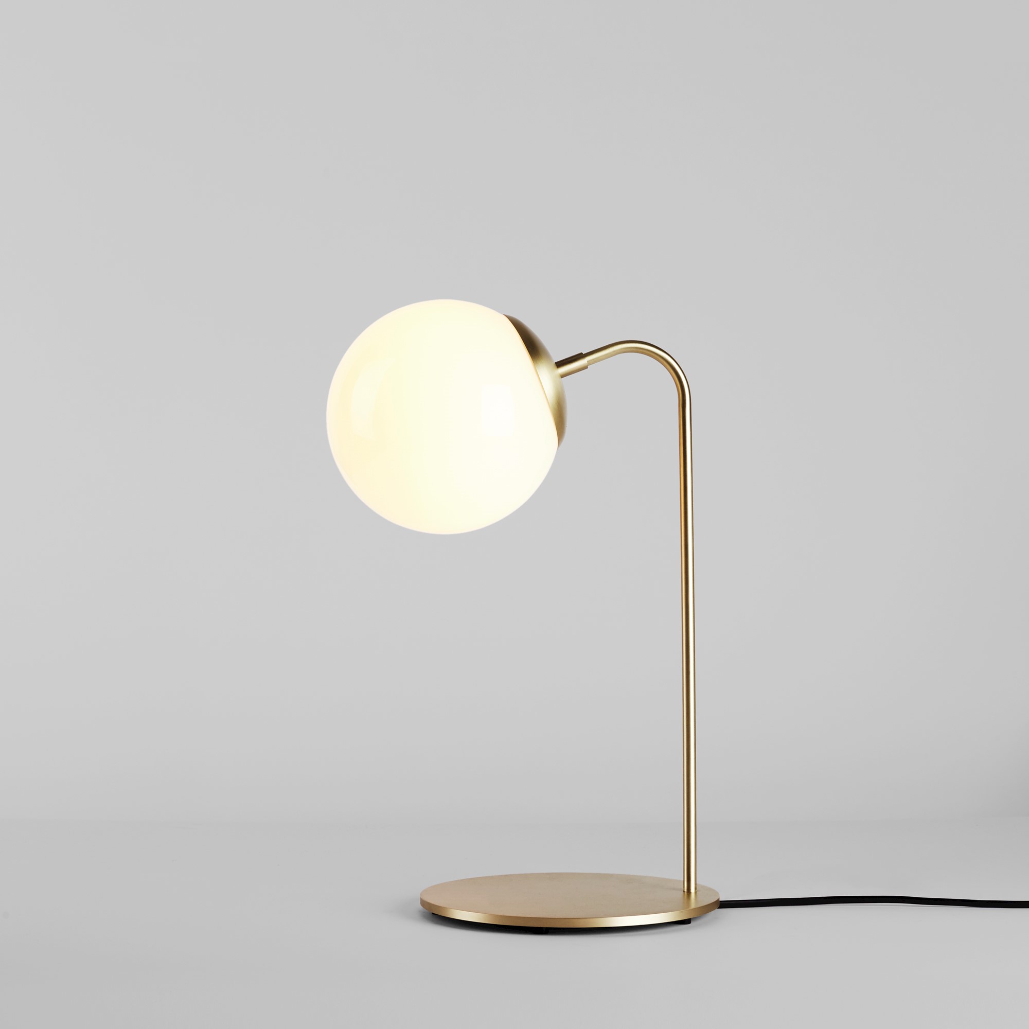 Modo Desk Lamp In Brushed brass | Cream